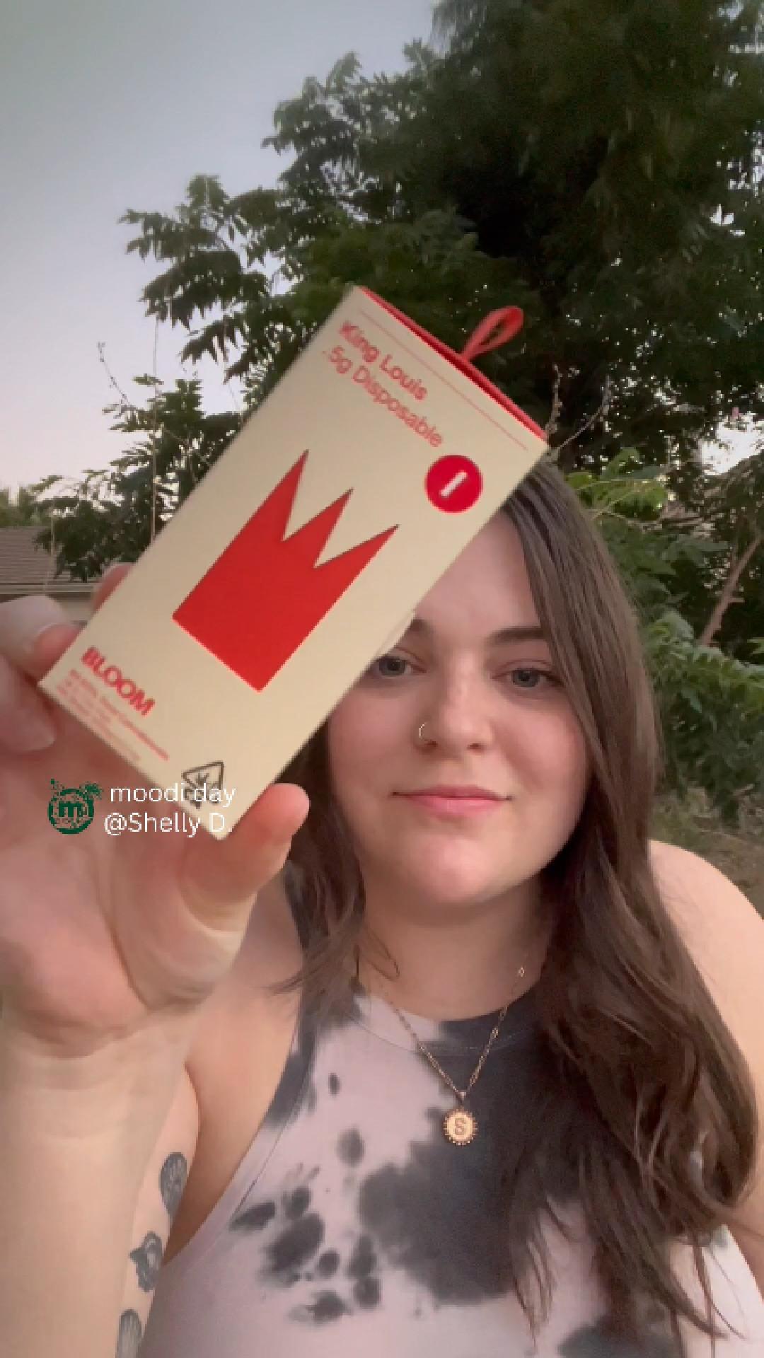 Bloom King Louis Classic Disposable Vape Review by Shelly D. | Real ...